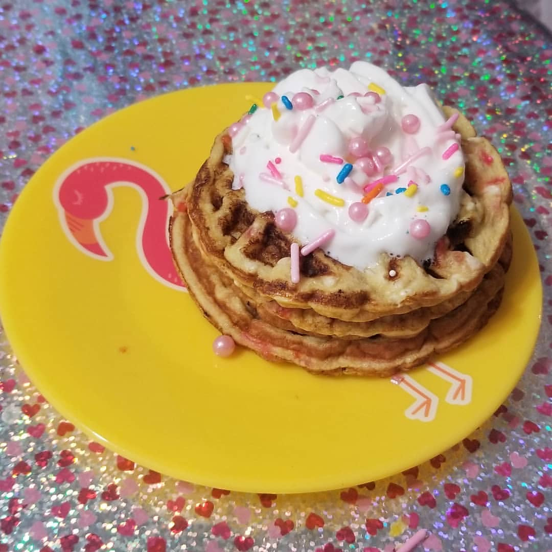 Weight Watchers Mini Cupcake Batter Waffles – Protein Milkshake